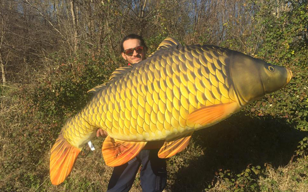 Gaby Cuscino Carpa Comune World Record Regalo Pesca Carpfishing pescatore